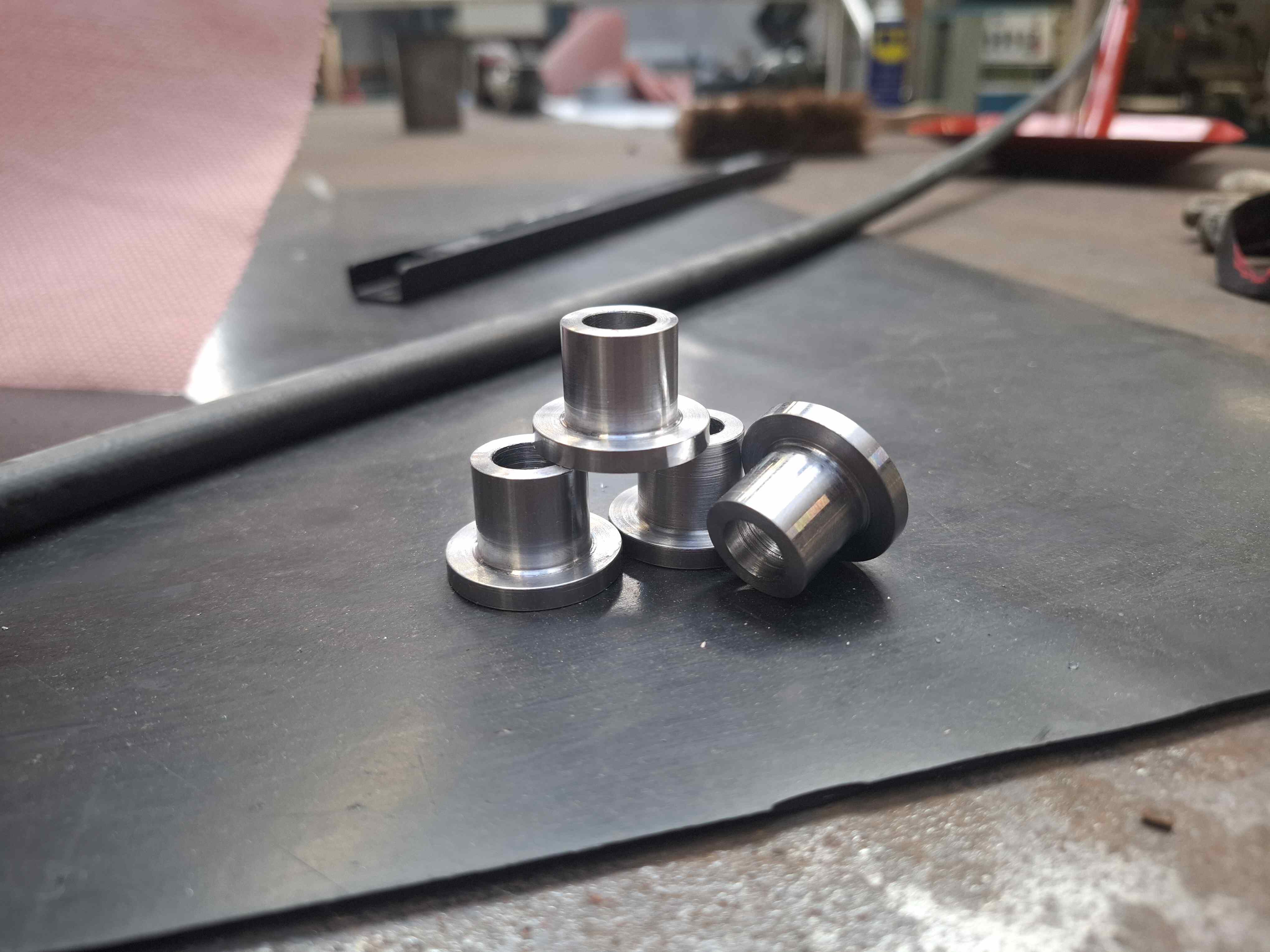 4 entretoises à souder